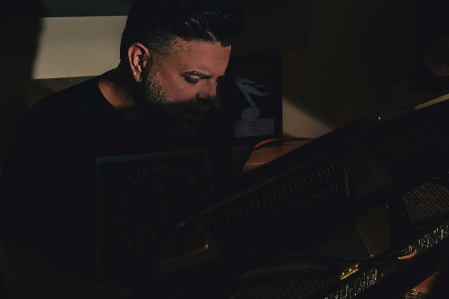 Luis Enrique – Universal Attractions Agency